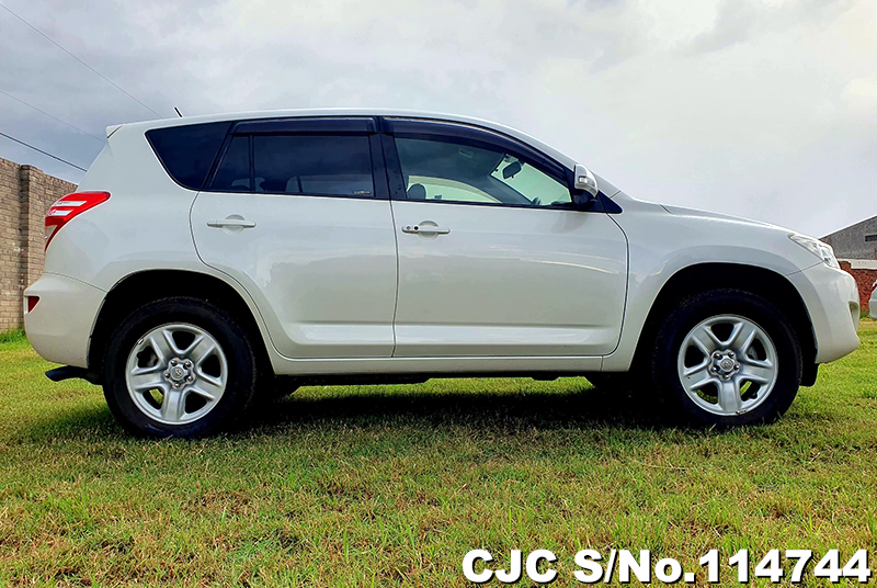 2015 Toyota Rav4 White for sale | Stock No. 114744 | Japanese Used Cars ...