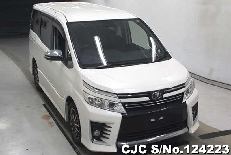 2016 Toyota Voxy White for sale | Stock No. 124223 | Japanese Used Cars ...