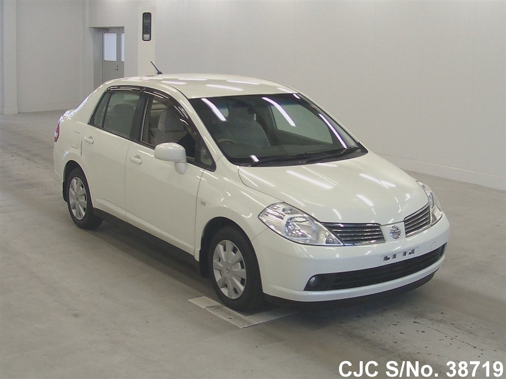 2004 Nissan Tiida Latio White for sale | Stock No. 38719 | Japanese ...