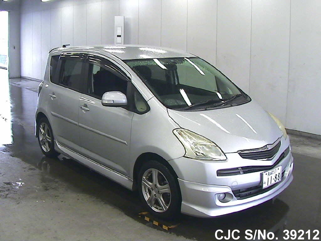 2005 Toyota Ractis Silver for sale | Stock No. 39212 | Japanese Used ...