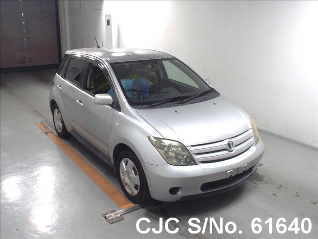 2004 Toyota IST Silver for sale | Stock No. 61640 | Japanese Used Cars ...