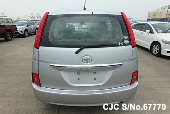 Toyota Isis 2009
