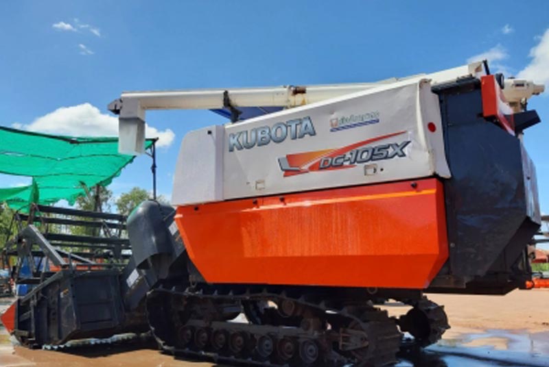 Used Kubota DC-105X Tractors for sale | Car Junction Japan