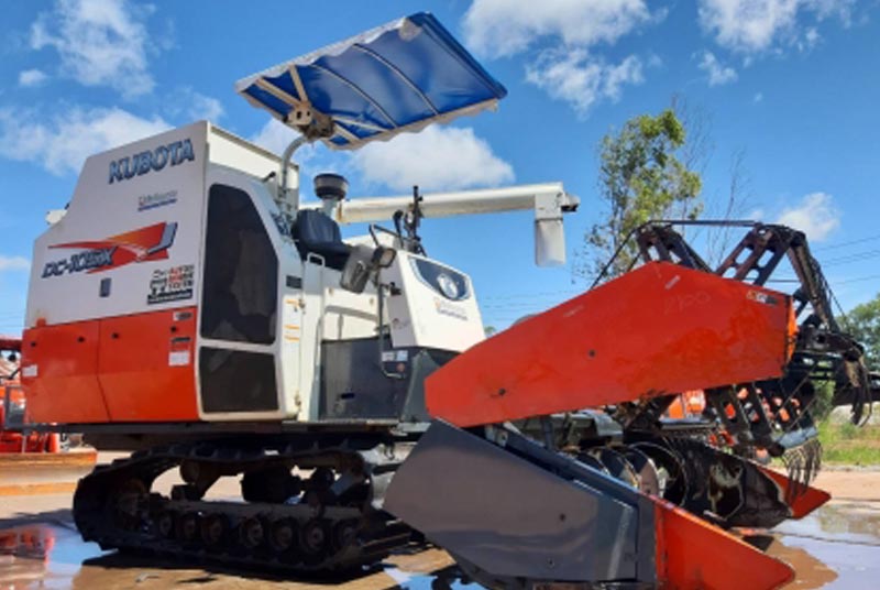 Used Kubota DC-105X Tractors for sale | Car Junction Japan