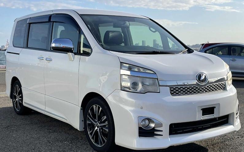 2013 Toyota Voxy White for sale | Stock No. 100964 | Japanese Used Cars ...