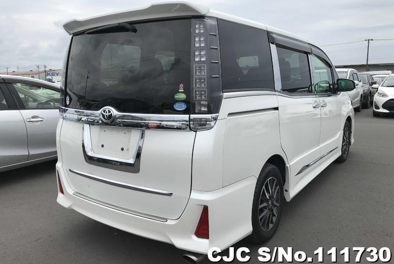 2015 Toyota Voxy White for sale | Stock No. 111730 | Japanese Used Cars ...